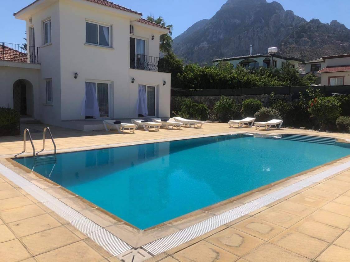 170 M² Villa ∙ 4 Bedrooms ∙ 10 Guests - Cyprus