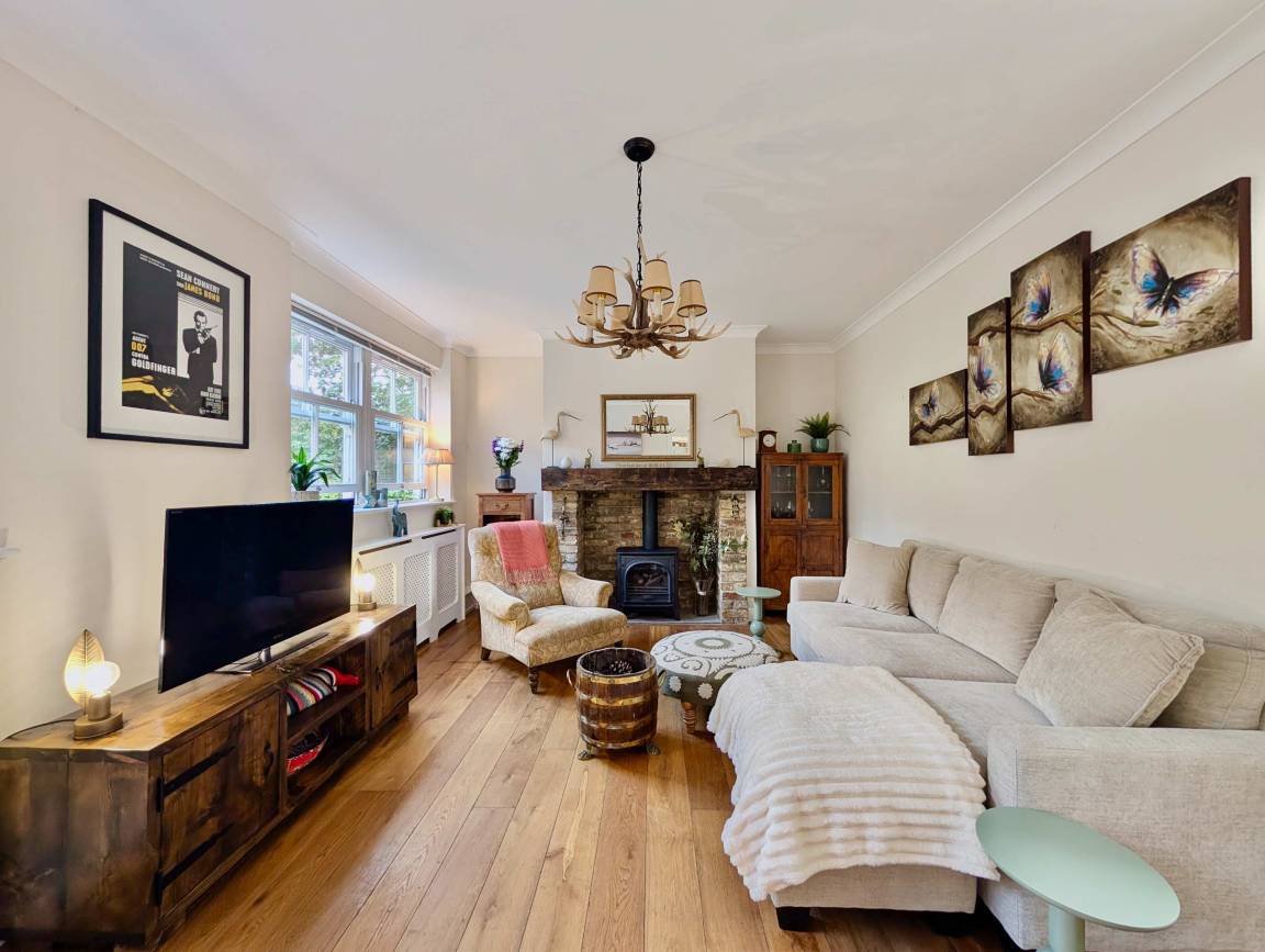 88 M² House ∙ 2 Bedrooms ∙ 4 Guests - Beaconsfield, UK