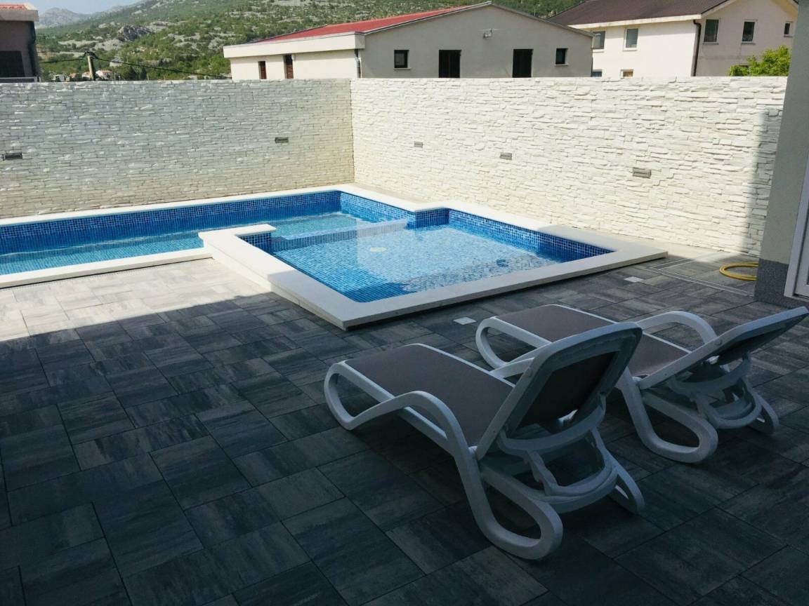 60 M² Apartment ∙ 2 Bedrooms ∙ 6 Guests - Karlobag