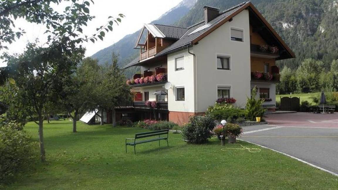 70 M² Ferienwohnung ∙ 2 Schlafzimmer ∙ 5 Gäste - Hermagor