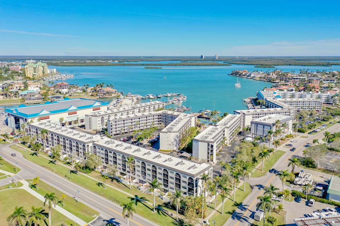 Condo ∙ 2 Bedrooms ∙ 6 Guests - Marco Island, FL