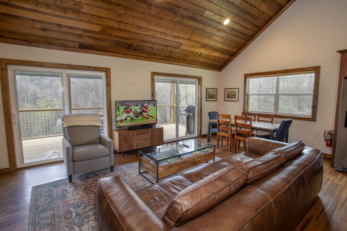 182 M² Cabin ∙ 3 Bedrooms ∙ 11 Guests - Boone, NC