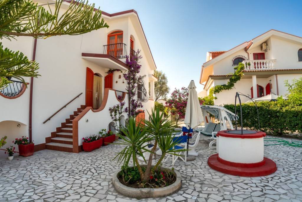 150 M² Villa ∙ 2 Bedrooms ∙ 6 Guests - Rodi Garganico