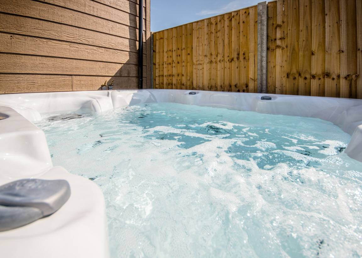 Chalet ∙ 2 Bedrooms ∙ 4 Guests - Norfolk