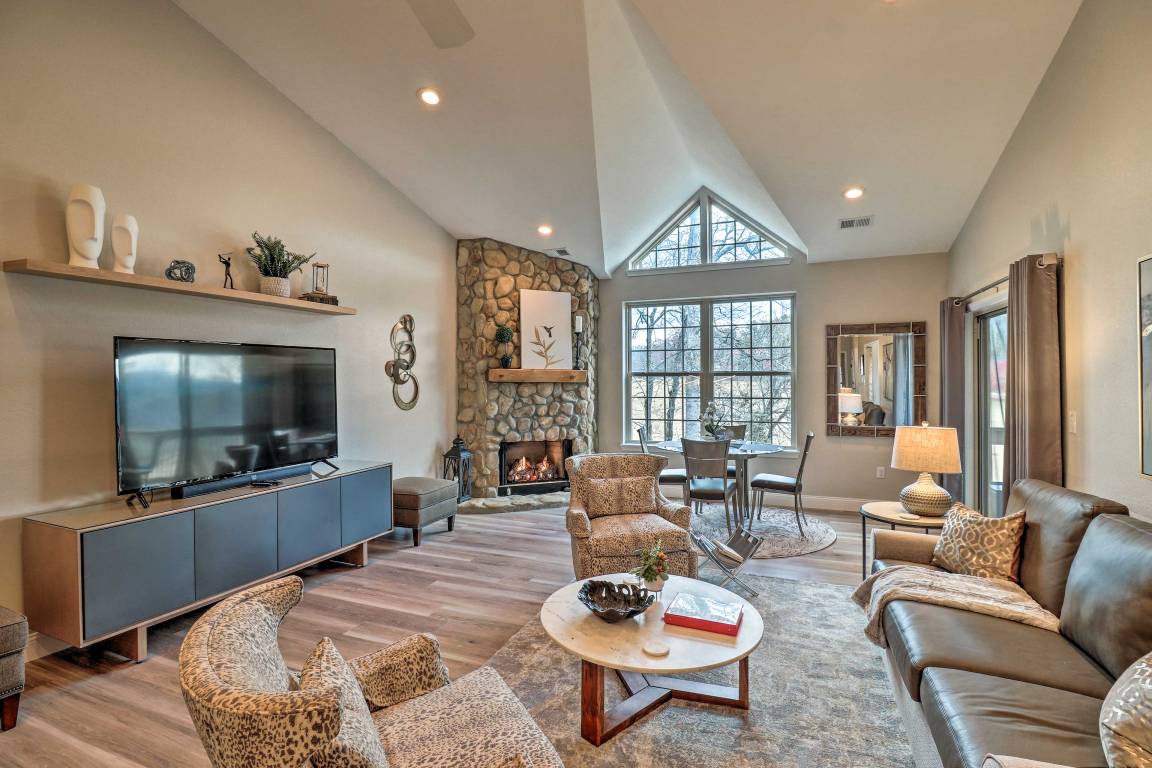 109 M² Apartment ∙ 2 Bedrooms ∙ 6 Guests - Lake Lure, NC
