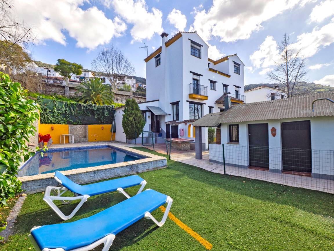 230 M² Casa Rural ∙ 6 Habitaciones ∙ 18 Huéspedes - Ronda