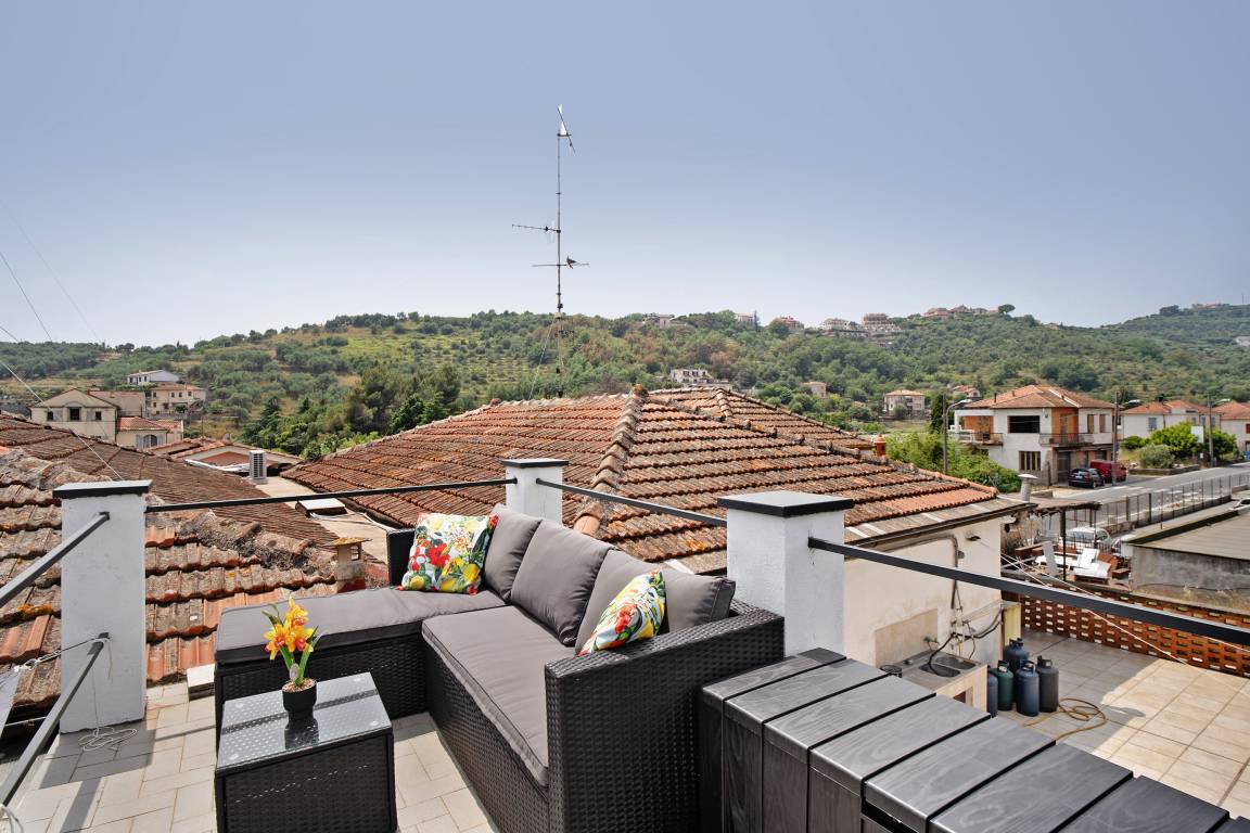 80 M² Apartment ∙ 2 Bedrooms ∙ 6 Guests - Imperia