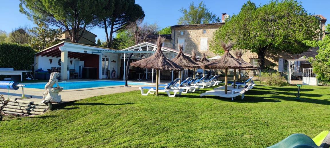 Gîte ∙ 6 Chambres ∙ 15 Personnes - Valence