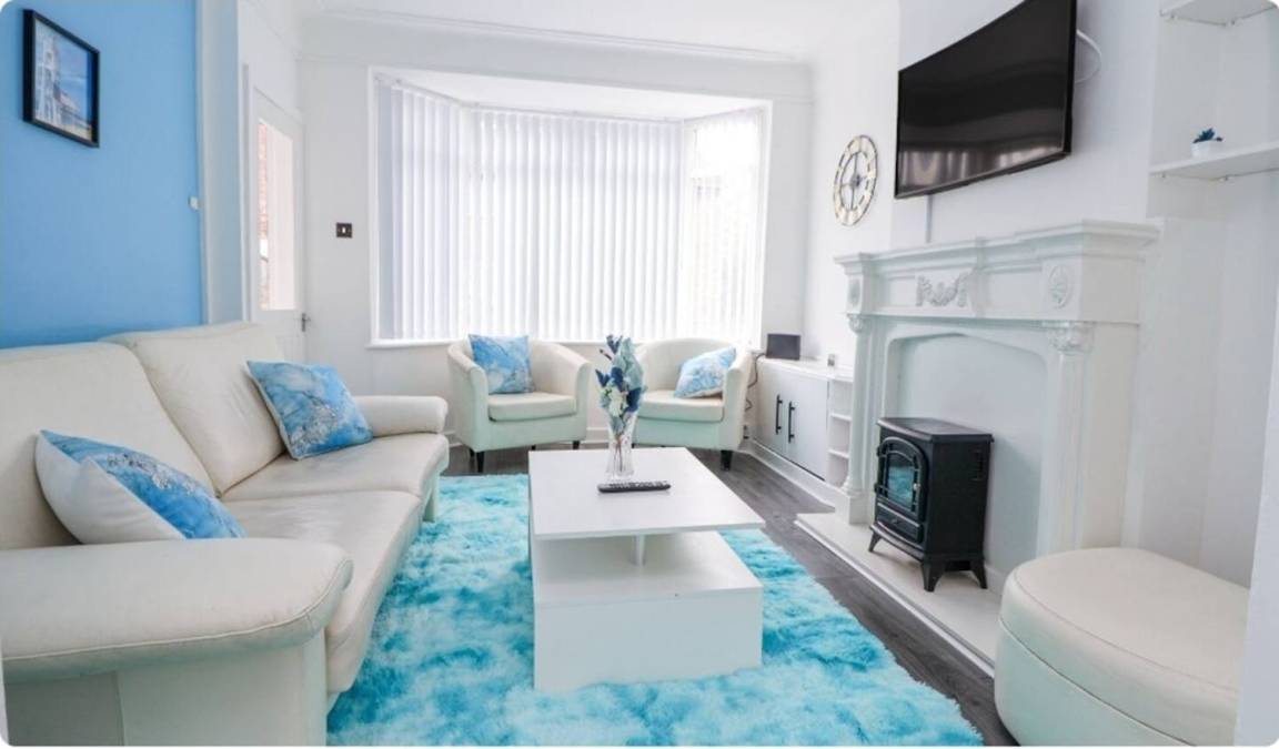 1130 M² House ∙ 2 Bedrooms ∙ 4 Guests - Liverpool