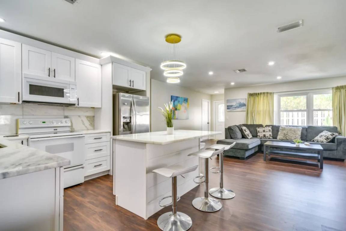 1800 M² House ∙ 4 Bedrooms ∙ 8 Guests - Pinellas Park, FL