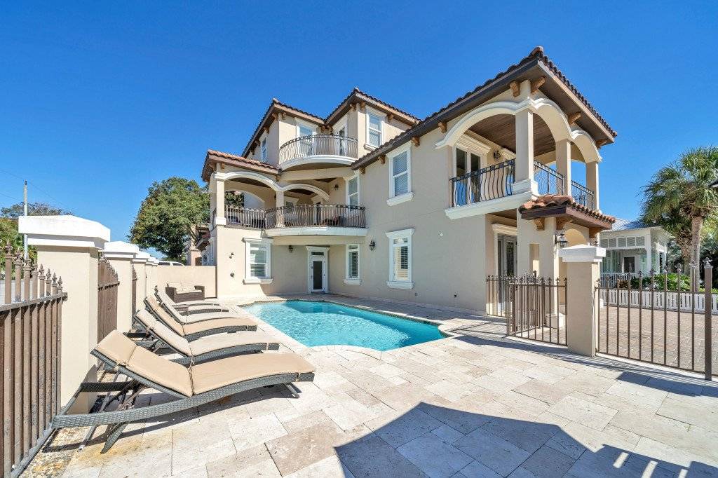 390 M² Ferienhaus ∙ 8 Schlafzimmer ∙ 25 Gäste - Florida Panhandle, FL