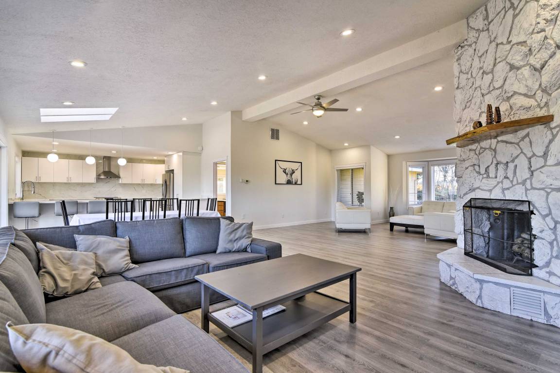 452 M² House ∙ 5 Bedrooms ∙ 10 Guests - Forest Grove, OR