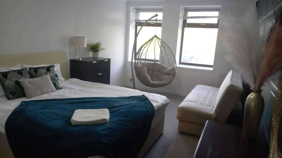90 M² Apartment ∙ 3 Bedrooms ∙ 8 Guests - Newark Castle