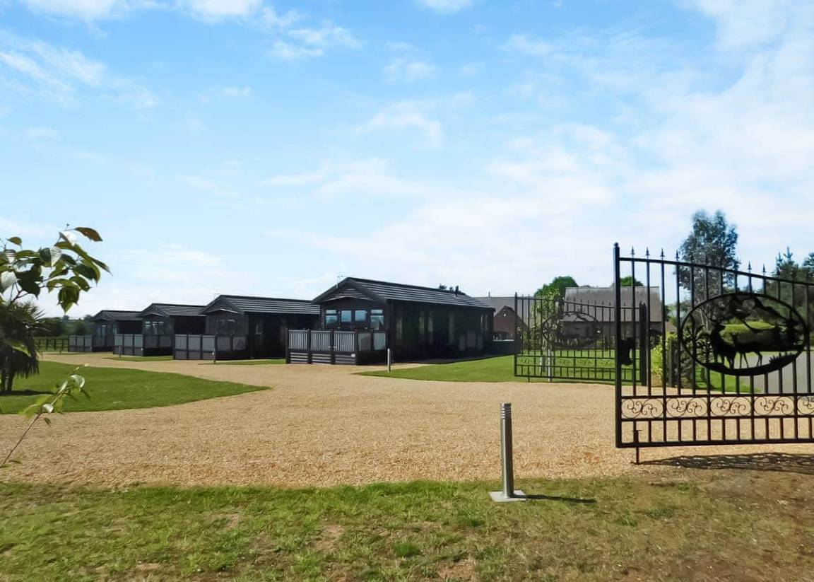 Chalet ∙ 2 Bedrooms ∙ 4 Guests - Leicestershire