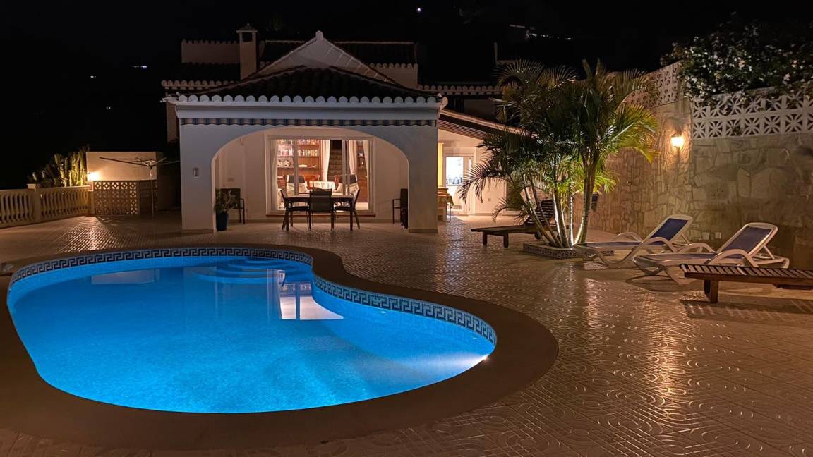 100 M² Villa ∙ 2 Bedrooms ∙ 4 Guests - Almuñécar