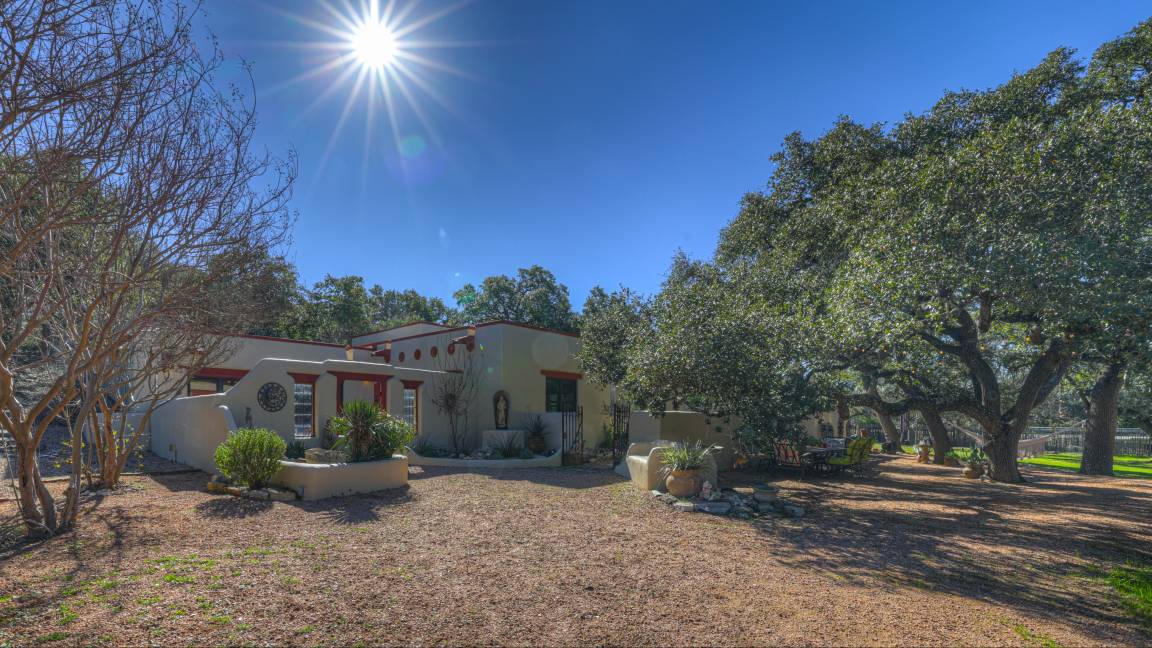 196 M² House ∙ 2 Bedrooms ∙ 8 Guests - Driftwood, TX