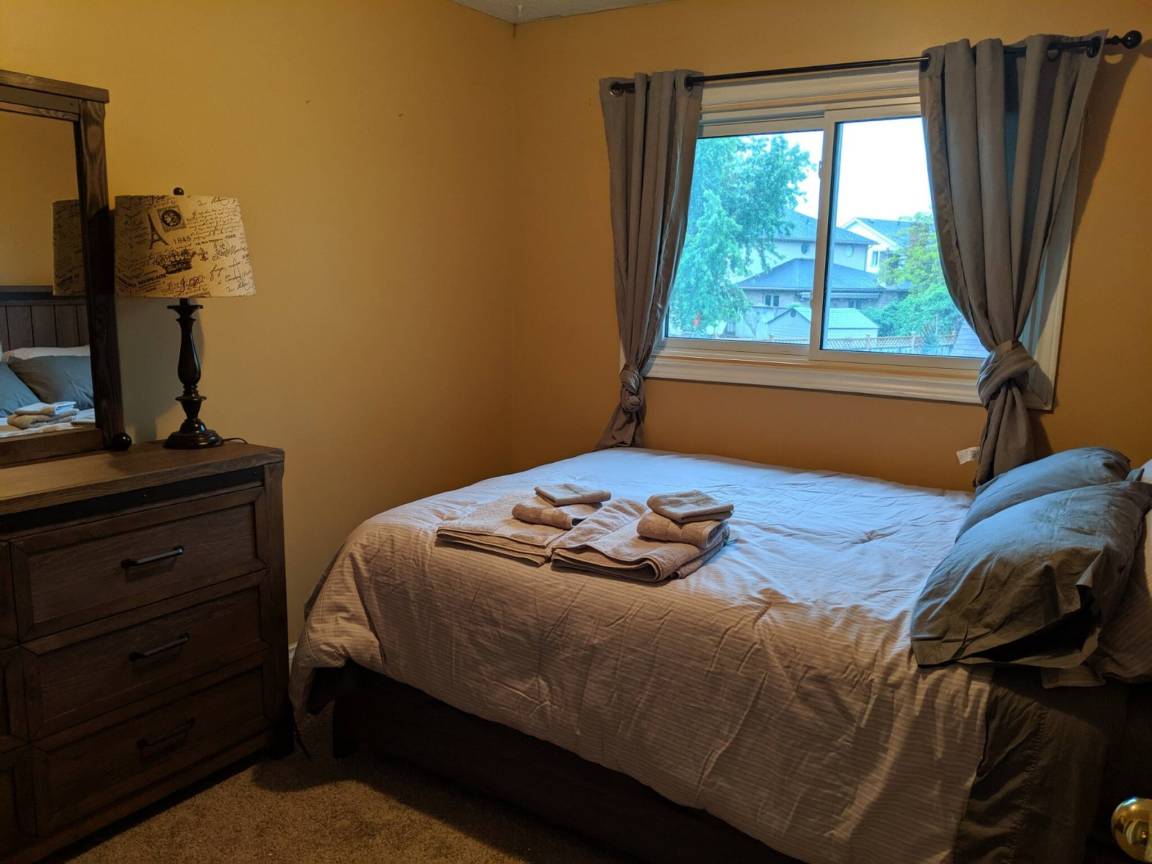 204 M² House ∙ 5 Bedrooms ∙ 10 Guests - St. Catharines