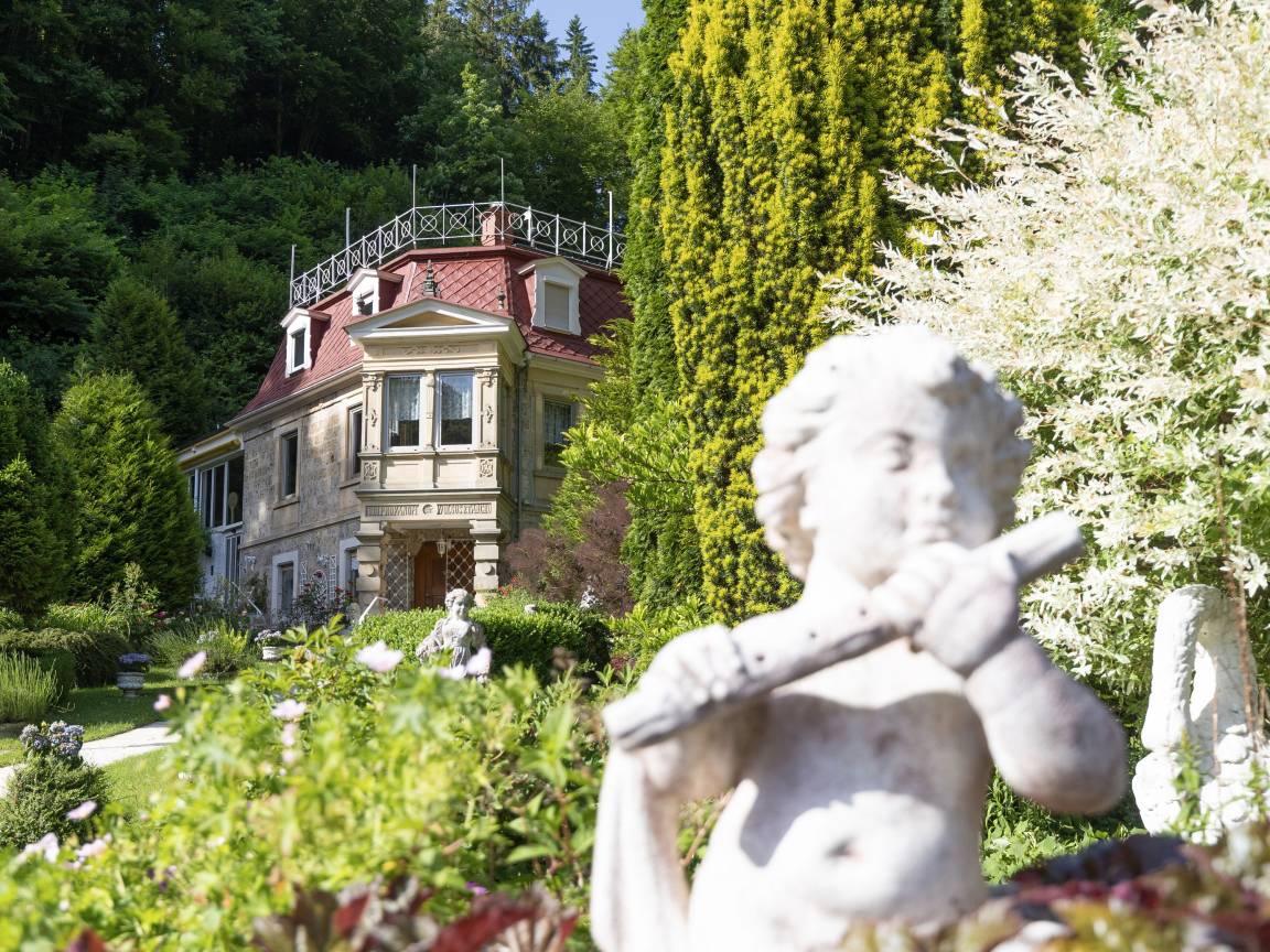 71 M² Ferienwohnung ∙ 2 Schlafzimmer ∙ 4 Gäste - Bad Urach