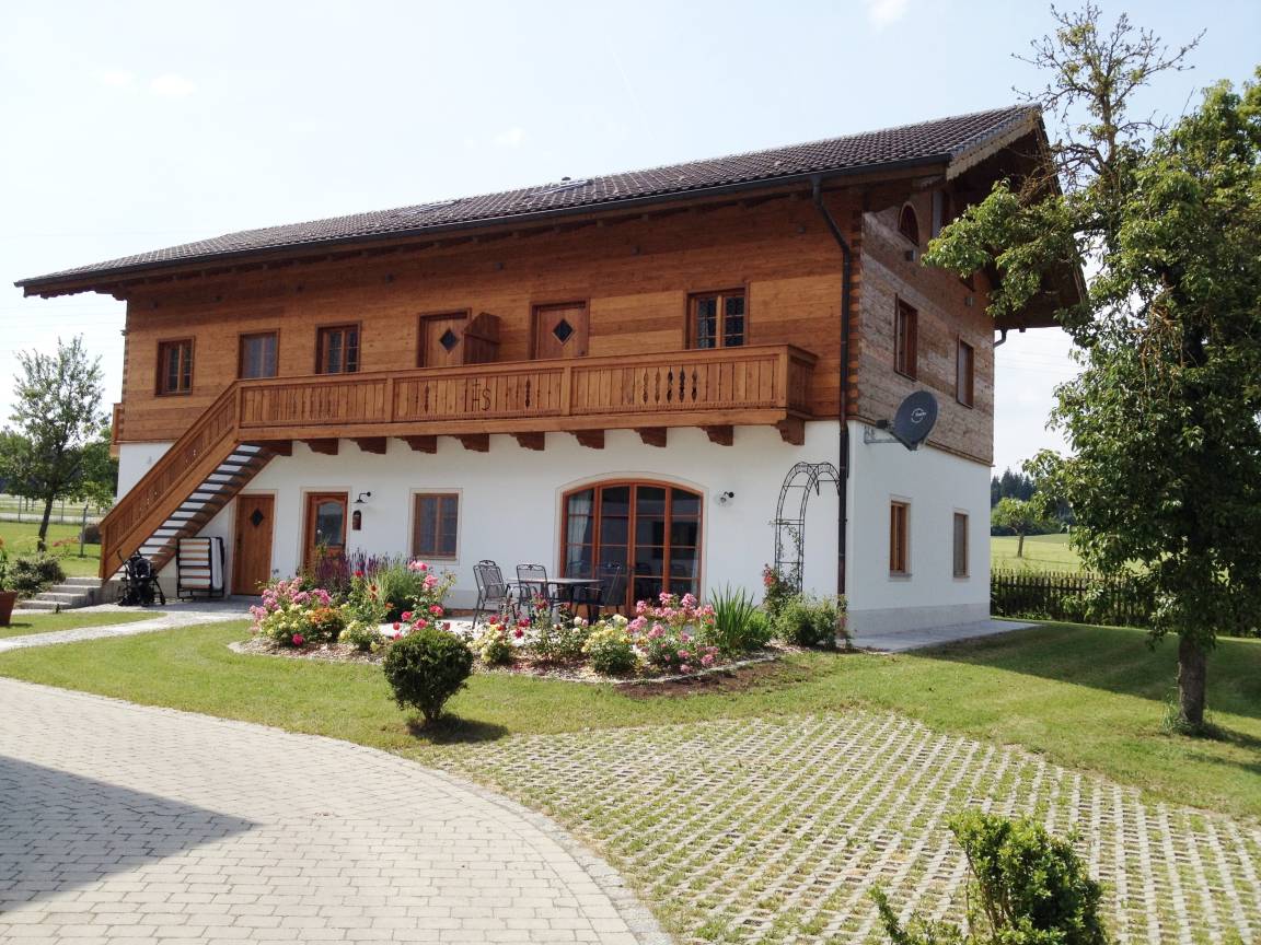 60 M² Ferienwohnung ∙ 2 Schlafzimmer ∙ 4 Gäste - Bad Endorf