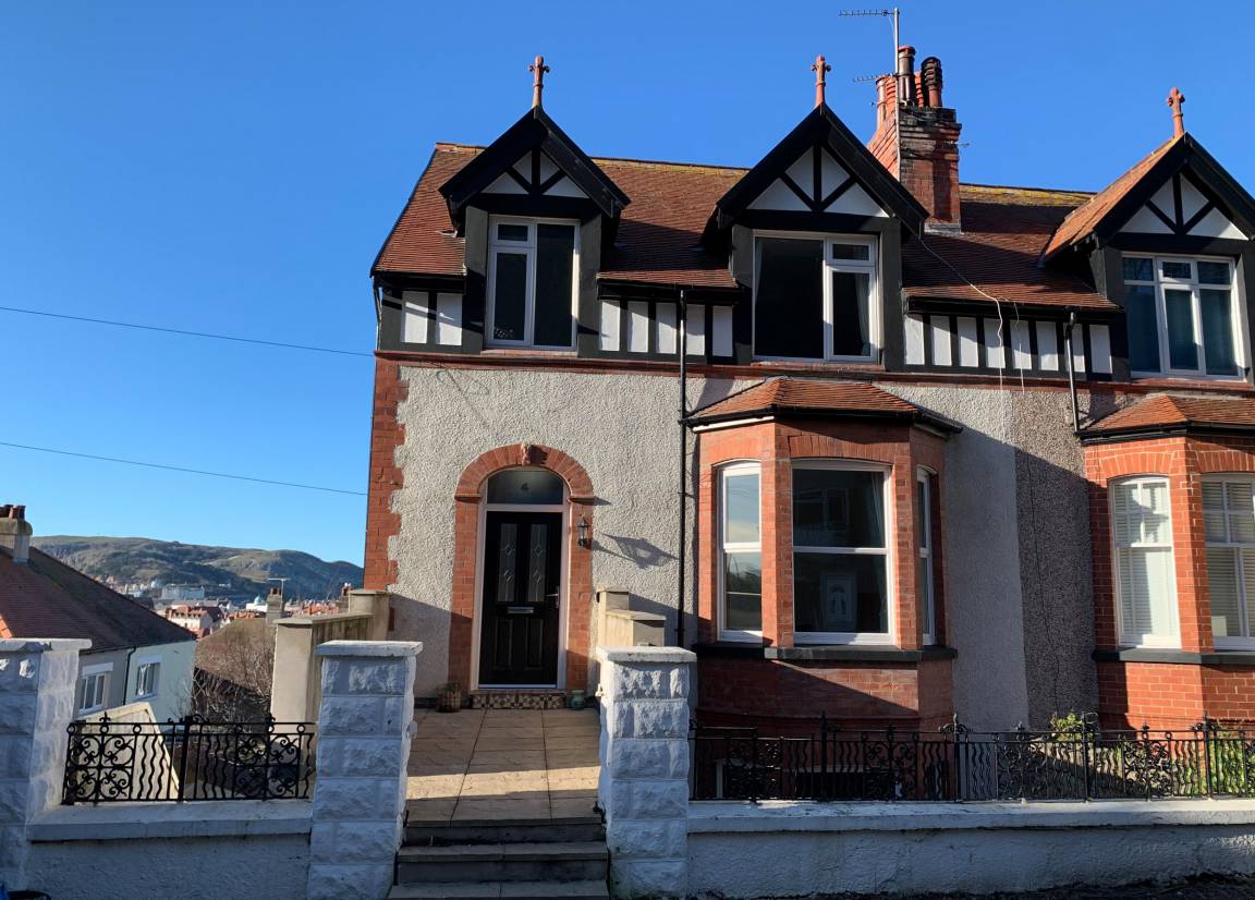 Cottage ∙ 3 Bedrooms ∙ 6 Guests - Llandudno