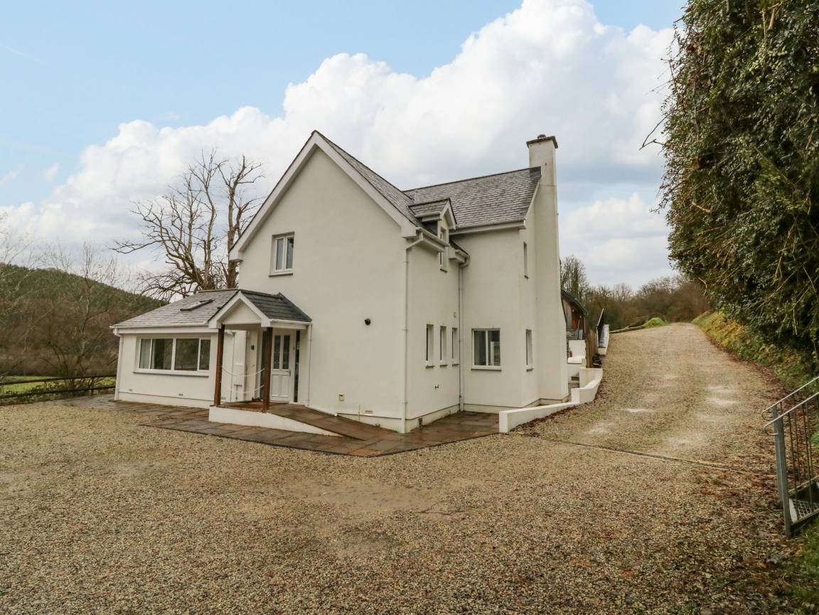 Cottage ∙ 6 Bedrooms ∙ 12 Guests - North Devon District