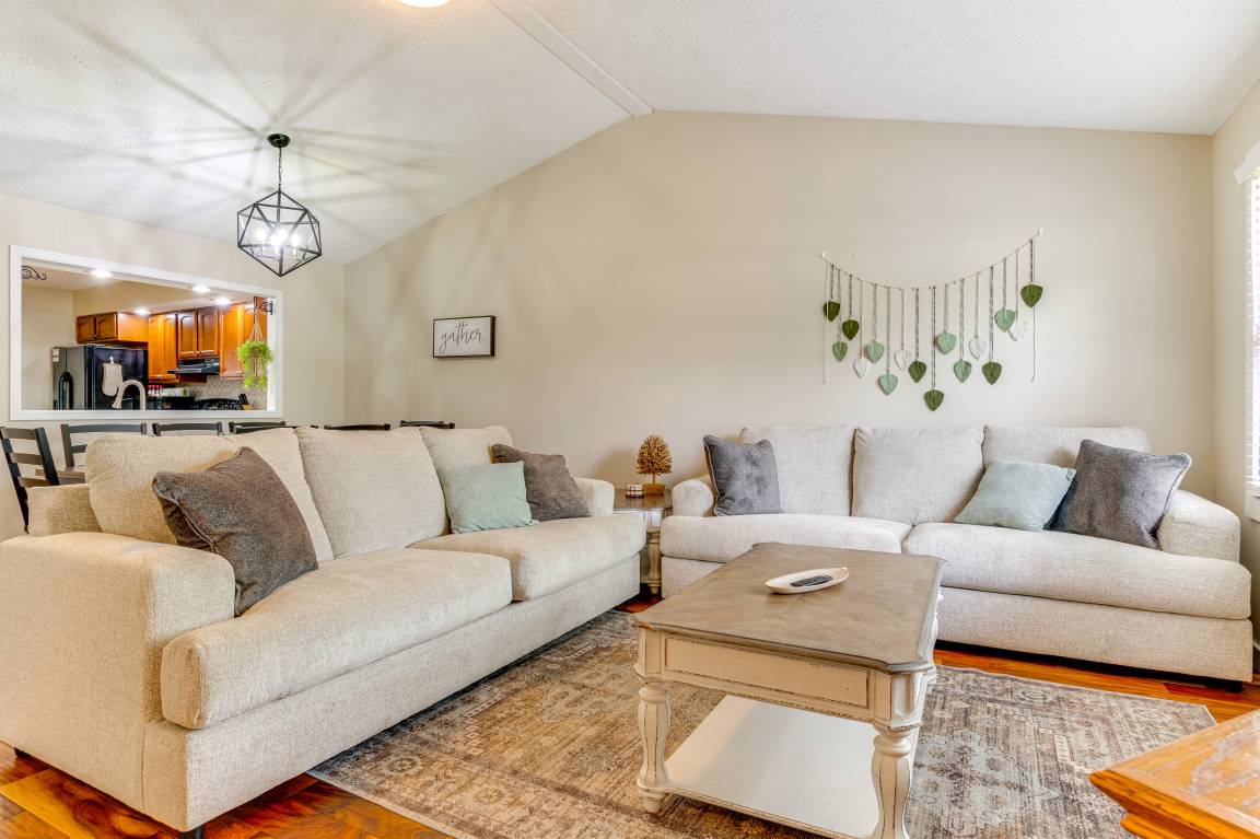 107 M² Apartment ∙ 2 Bedrooms ∙ 8 Guests - Greenwood, IN