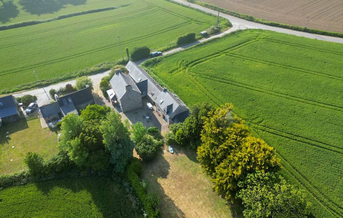 200 M² House ∙ 5 Bedrooms ∙ 12 Guests - Landéda