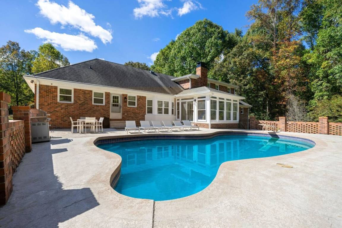 Apartment ∙ 6 Bedrooms ∙ 16 Guests - Peachtree City, GA