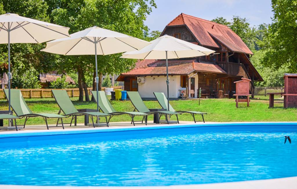 280 M² Villa ∙ 4 Schlafzimmer ∙ 11 Gäste - Kutina