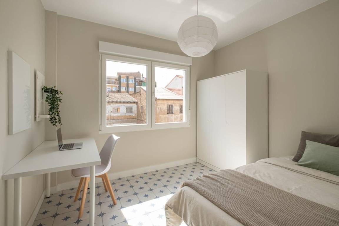 98 M² Habitación Privada ∙ 1 Habitación ∙ 5 Huéspedes - Zaragoza, España