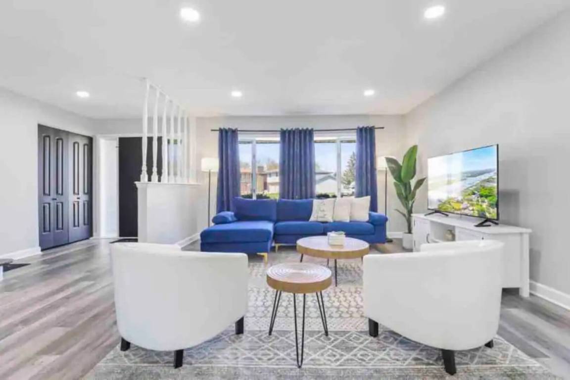 214 M² House ∙ 4 Bedrooms ∙ 11 Guests - Schaumburg