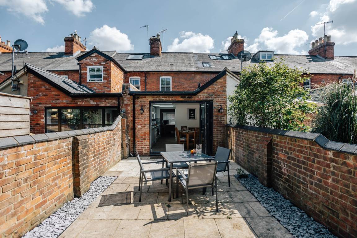 House ∙ 2 Bedrooms ∙ 5 Guests - Berkshire