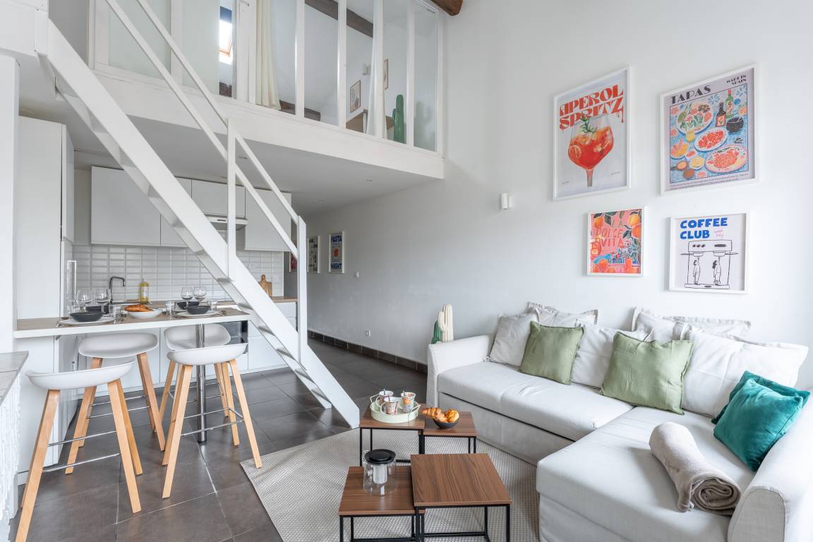 78 M² Appartement ∙ 2 Chambres ∙ 4 Personnes - Vénissieux