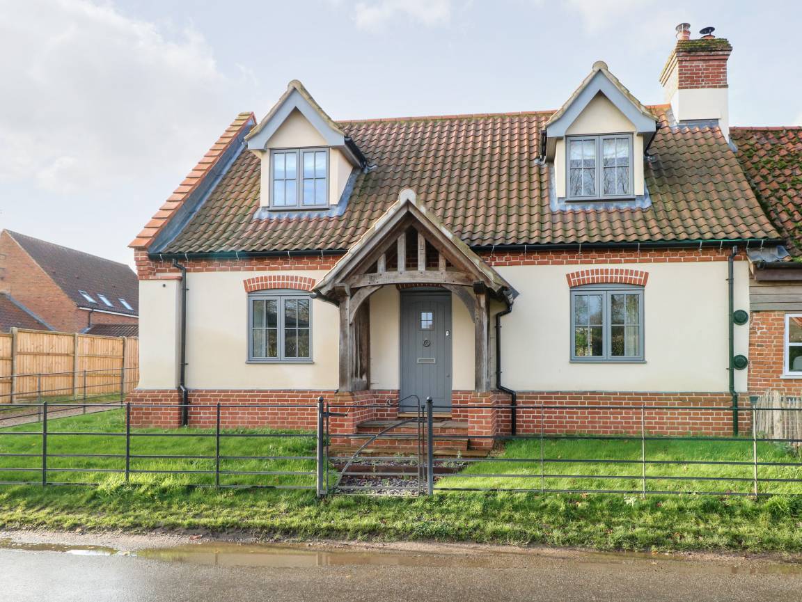 Cottage ∙ 4 Bedrooms ∙ 8 Guests - Swaffham