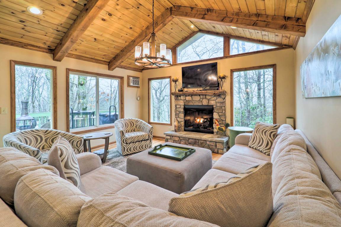 148 M² Cottage ∙ 4 Bedrooms ∙ 8 Guests - Linville, NC