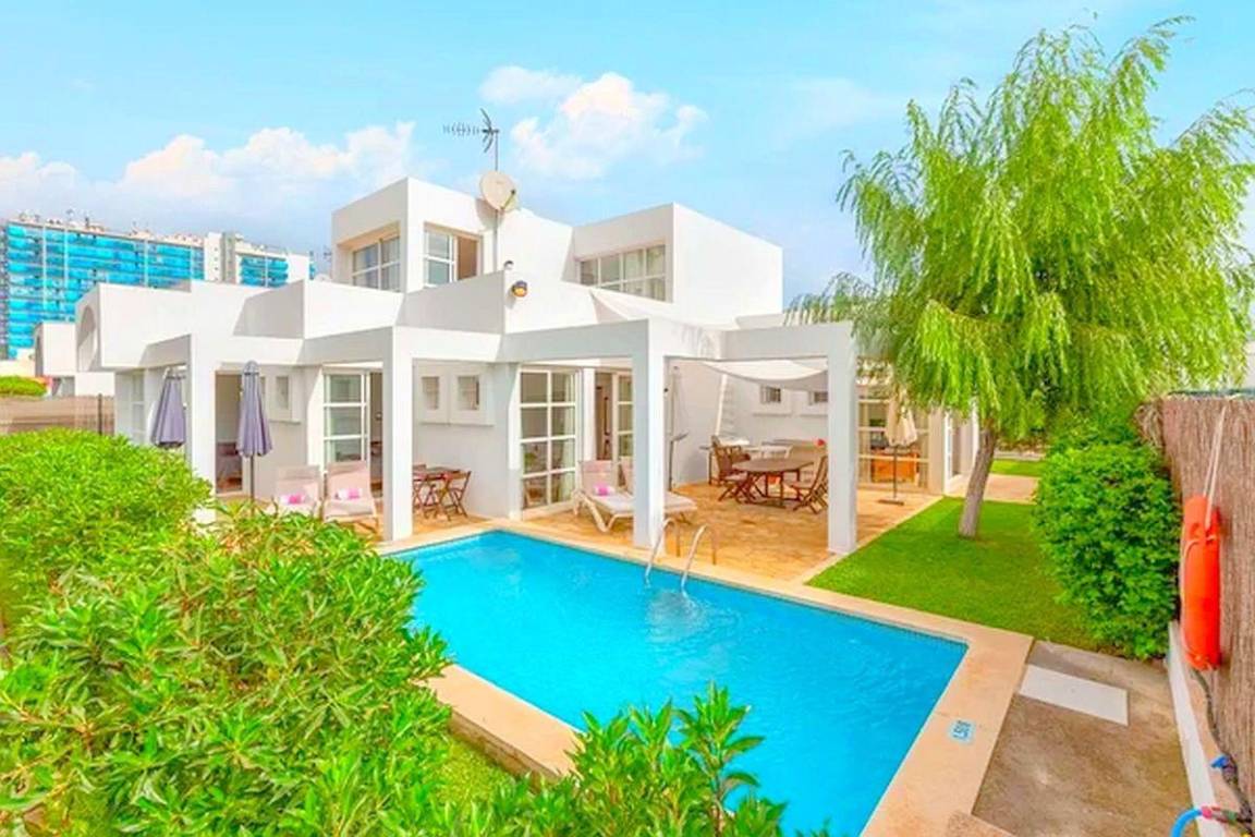 180 M² Maison De Vacances ∙ 4 Chambres ∙ 8 Personnes - Can Picafort