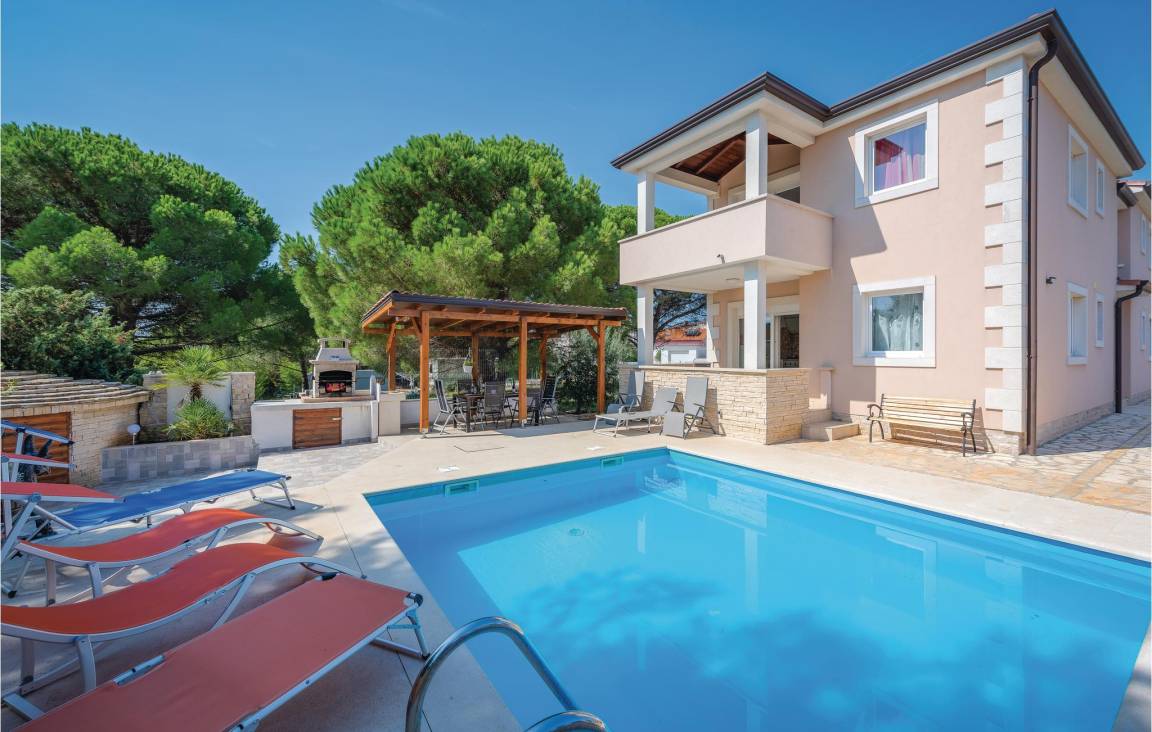 174 M² Apartment ∙ 3 Bedrooms ∙ 8 Guests - Peroj