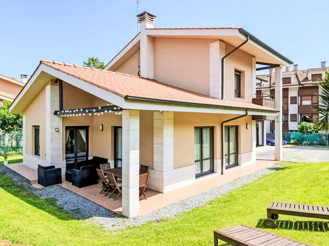 210 M² Casa ∙ 4 Habitaciones ∙ 8 Huéspedes - Playa San Martín