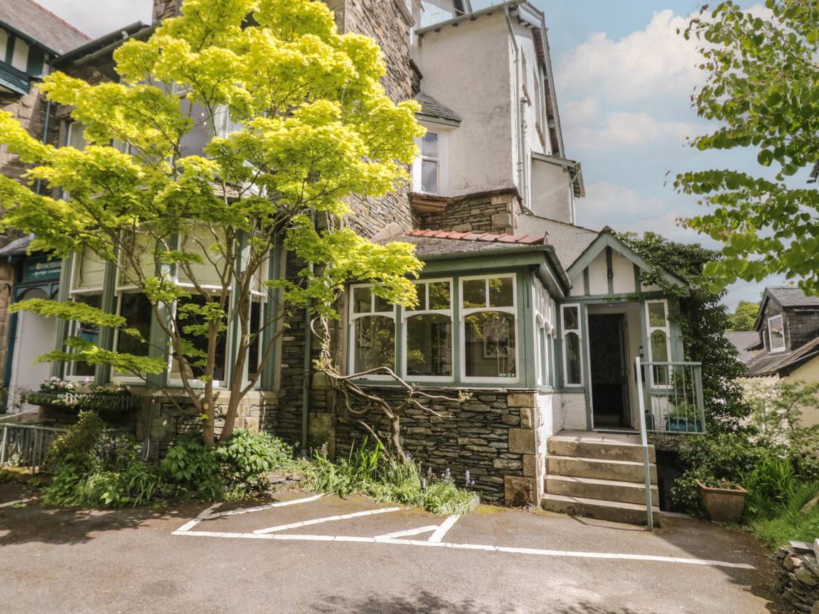 Cottage ∙ 7 Bedrooms ∙ 14 Guests - Bowness-on-Windermere