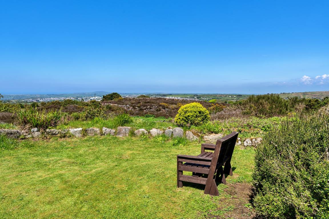 65 M² Cottage ∙ 2 Bedrooms ∙ 4 Guests - Redruth