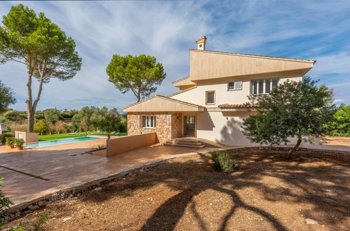 207 M² Ferienhaus ∙ 5 Schlafzimmer ∙ 8 Gäste - El Arenal