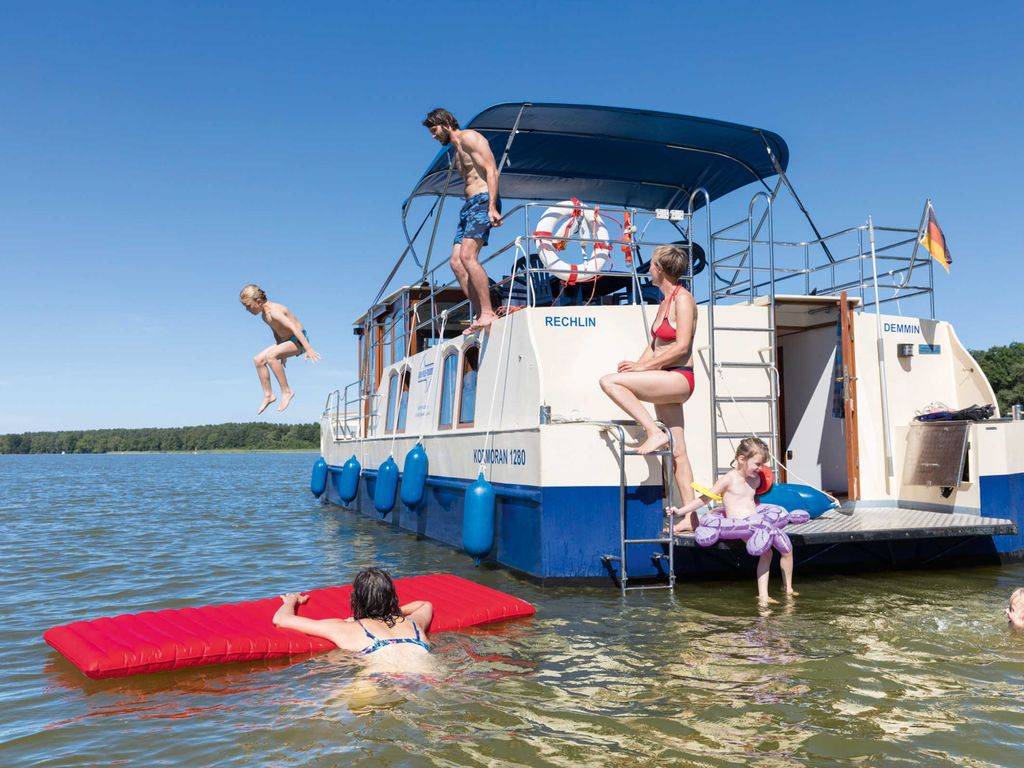 Houseboat ∙ 3 Bedrooms ∙ 9 Guests - Berlin