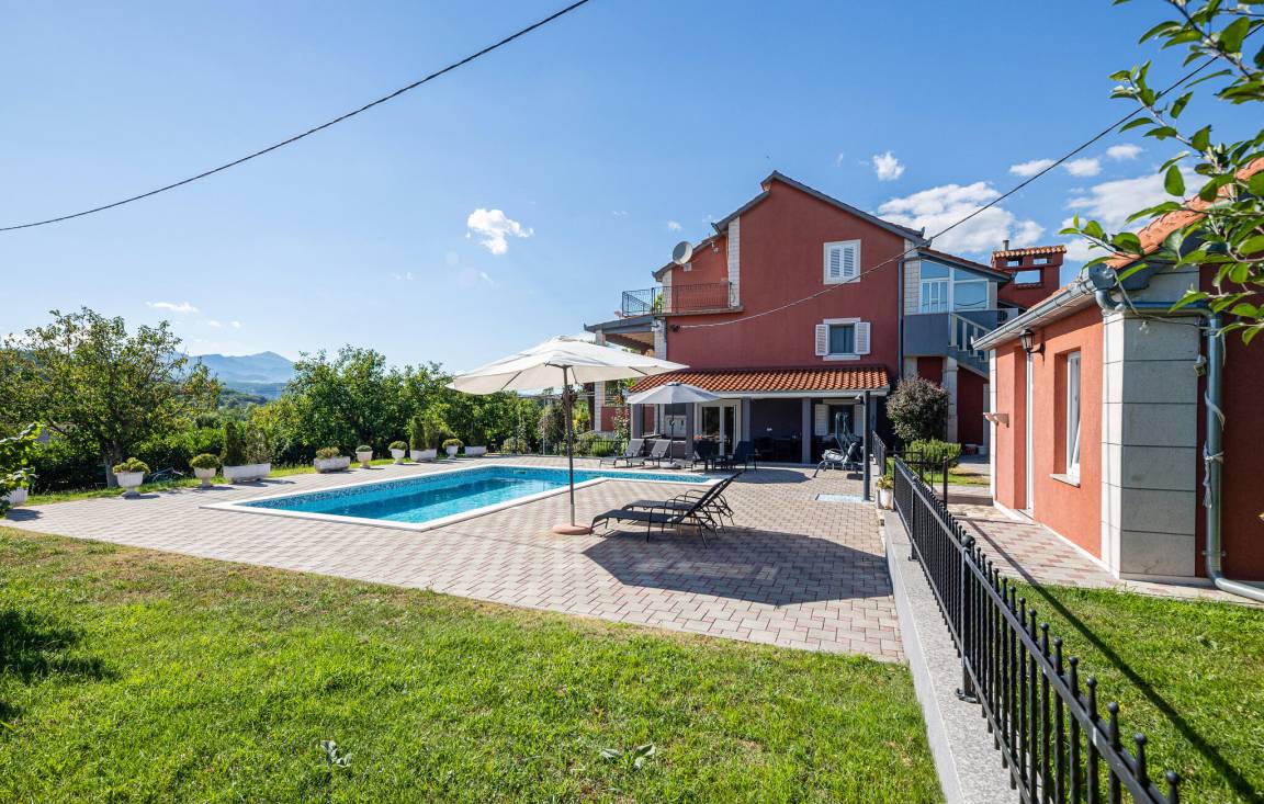 95 M² Appartement ∙ 2 Chambres ∙ 6 Personnes - Sinj