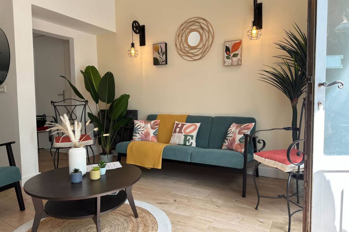83 M² Apartment ∙ 4 Bedrooms ∙ 8 Guests - Antibes