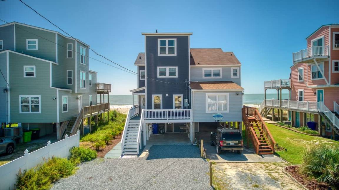 House ∙ 3 Bedrooms ∙ 12 Guests - North Topsail Beach, NC