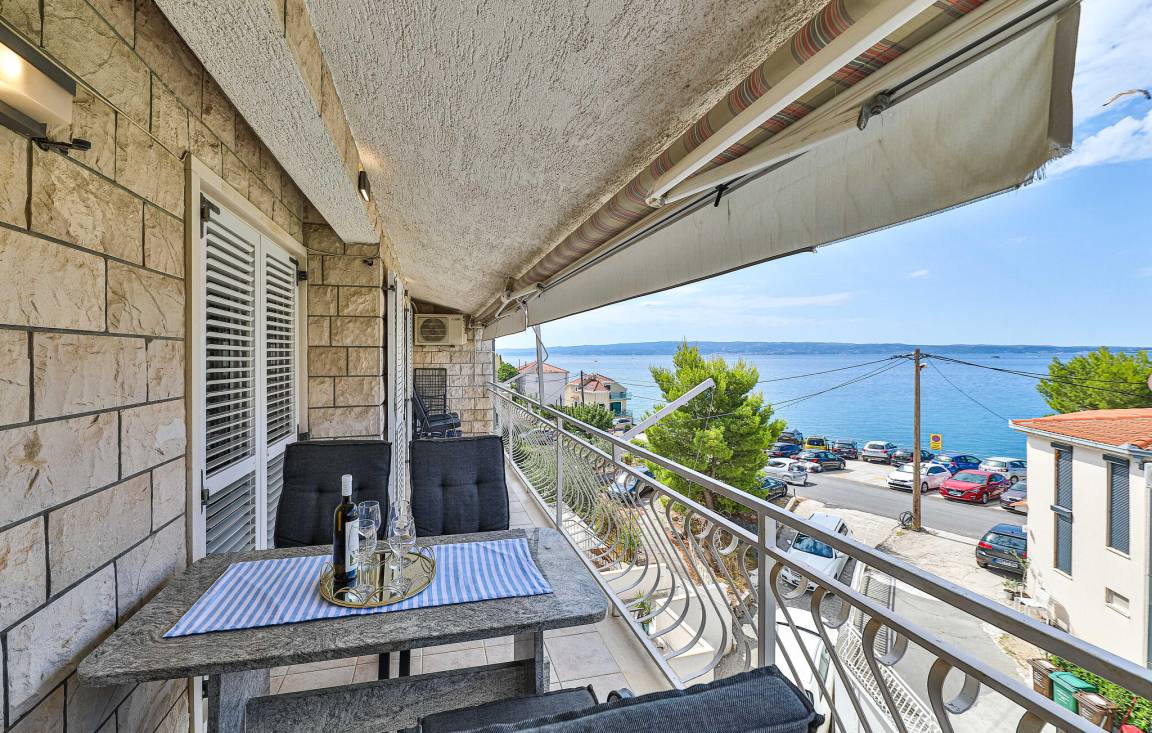 60 M² Apartment ∙ 4 Bedrooms ∙ 8 Guests - Podstrana