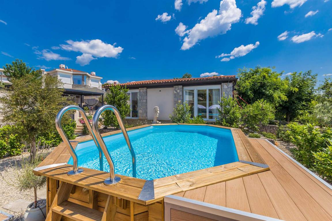 76 M² Talo ∙ 2 Makuuhuonetta ∙ 6 Vierasta - Cres