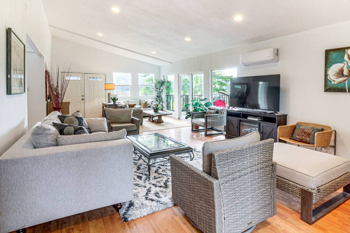 222 M² House ∙ 2 Bedrooms ∙ 8 Guests - Coos Bay, OR