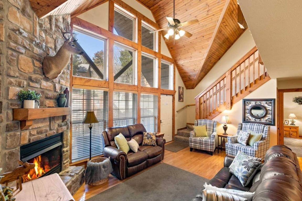 195 M² Cabin ∙ 4 Bedrooms ∙ 14 Guests - Kimberling City, MO