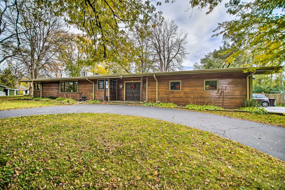 127 M² House ∙ 3 Bedrooms ∙ 7 Guests - Crystal Lake, IL